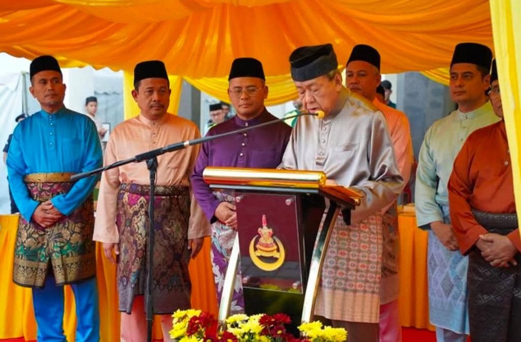 PWS | DYMM SULTAN SELANGOR BERKENAN MENERIMA SUMBANGAN WAKAF TUNAI ...